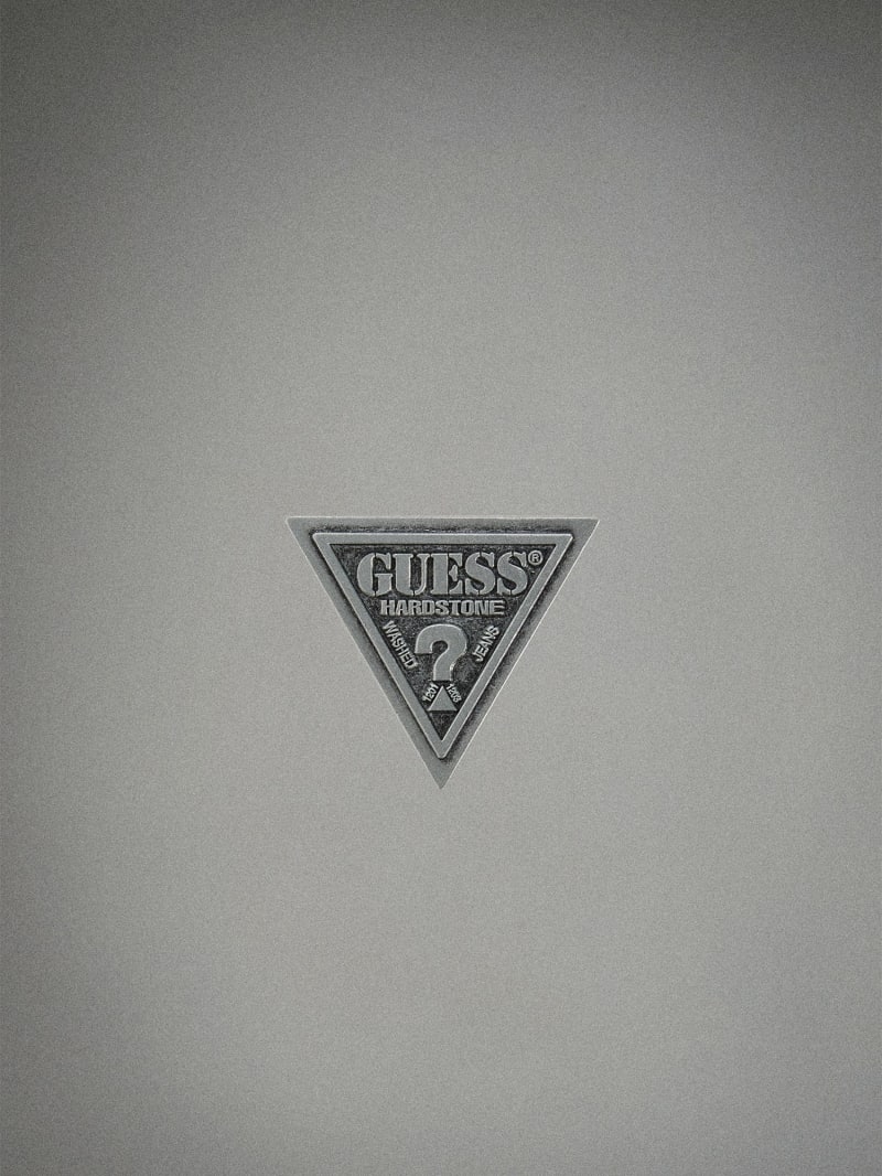 GUESS® Originals Pin triángulo HARDSTONE