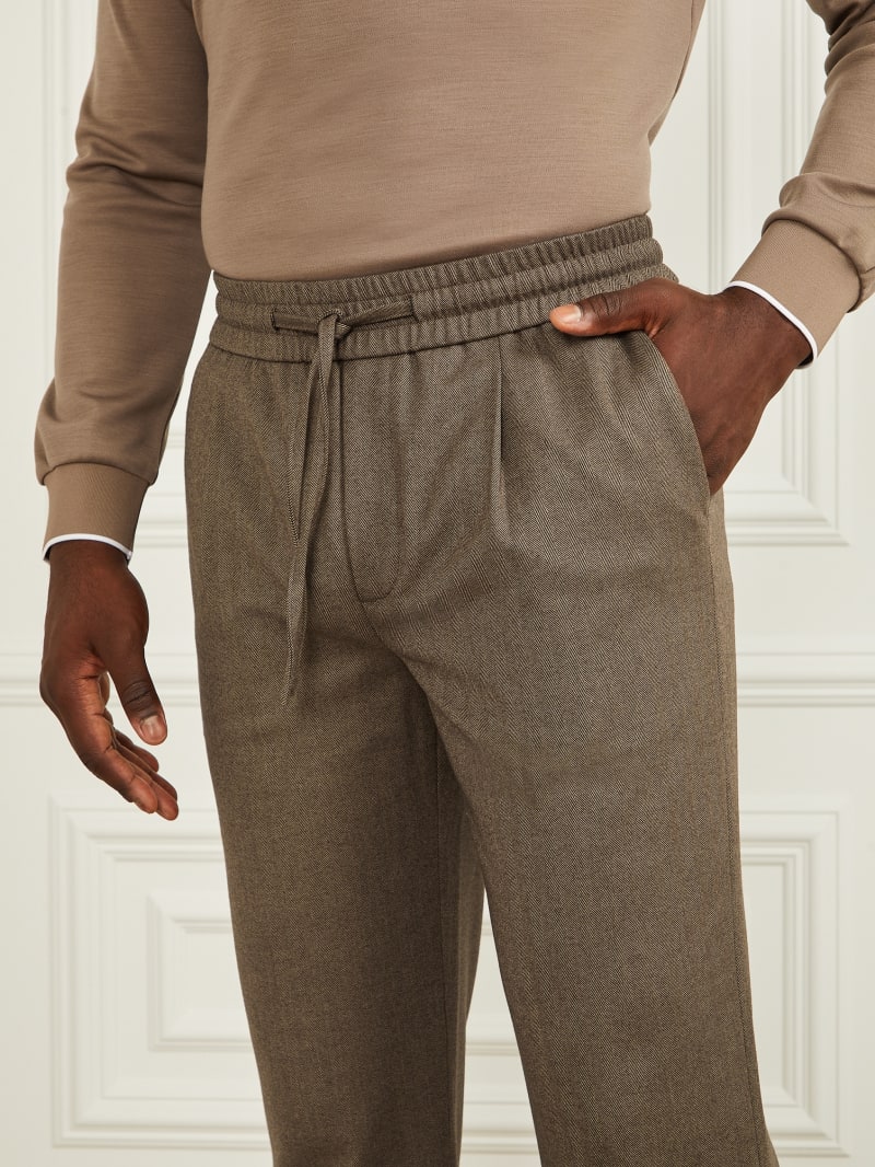 Daniel Regular Tapered Pant | GUESS