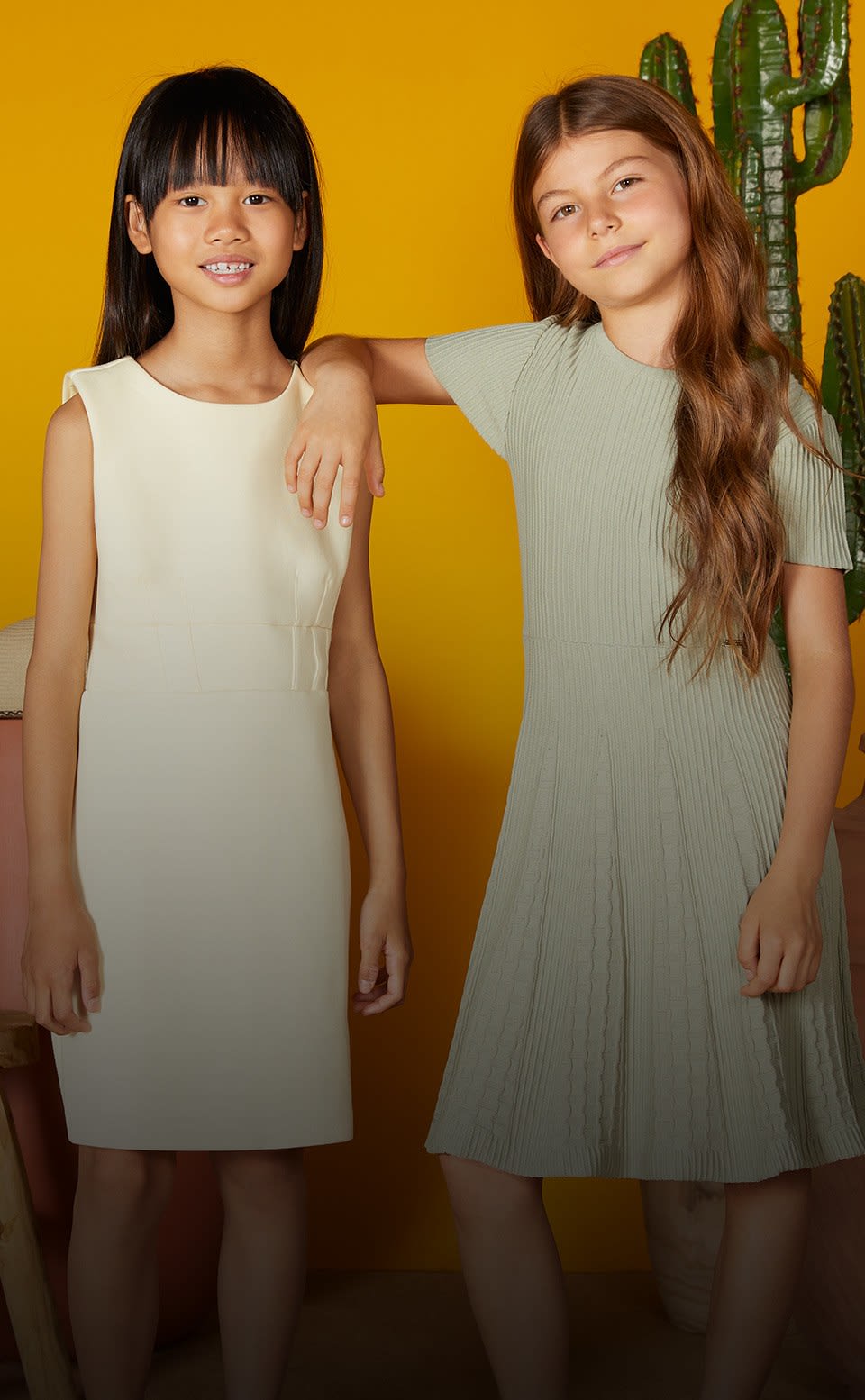 Site oficial da GUESS® Kids - Vestuário meninas e meninos